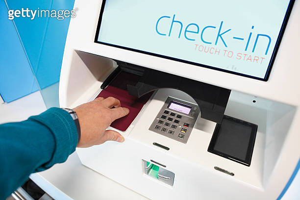 Personal check-in counter before the flight 이미지 (499019714) - 게티이미지뱅크