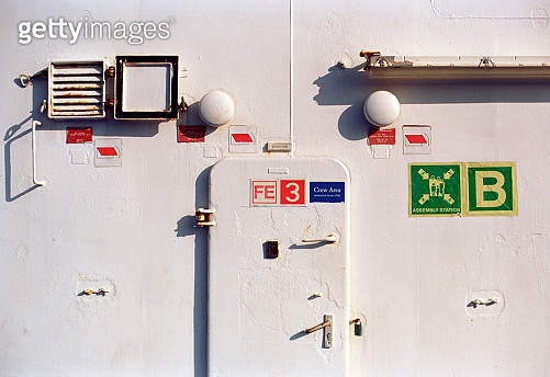 Crew area - Passenger ship wall and entrance door 이미지 (471276081) - 게티이미지뱅크