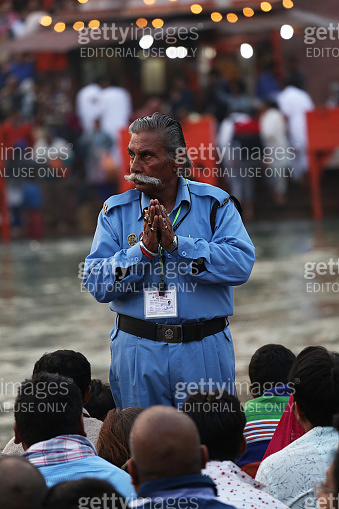 Senior security guard praying during Ganga aarti at Haridwar 이미지 ...