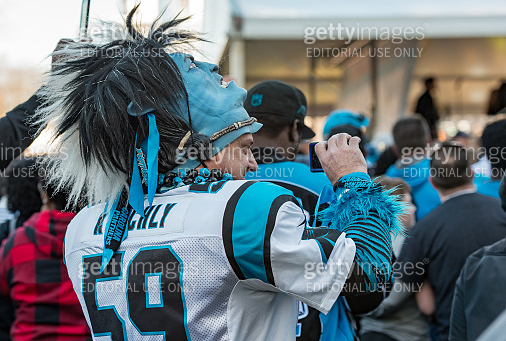 Carolina Panthers fan with mask 이미지 (507426988) - 게티이미지뱅크