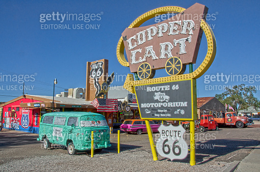 Copper Cart Motoporium on Route 66 (630041844) - 게티이미지뱅크