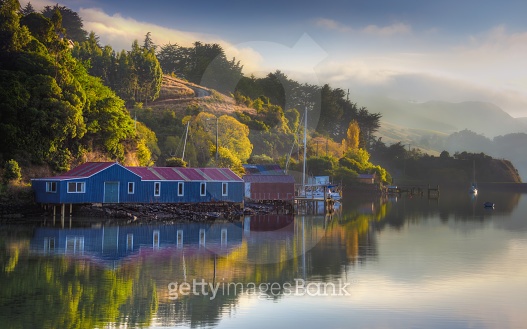 Misty And Calm Morning At Port Chalmers, Dunedin 이미지 (517926498) - 게티이미지뱅크