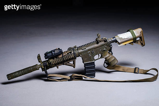 Assult automatic rifle with silencer (508097984) - 게티이미지뱅크