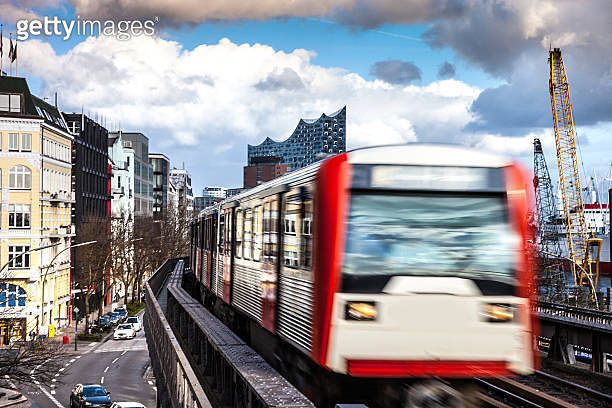Subway train in Hamburg - Germany 이미지 (545648994) - 게티이미지뱅크