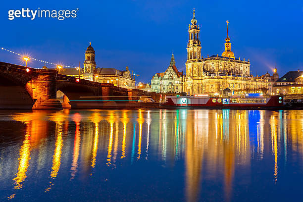 Old Town and Elba at night in Dresden, Germany 이미지 (507626086) - 게티이미지뱅크