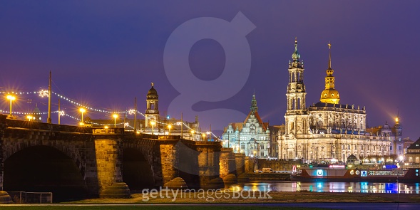Old Town and Elba at night in Dresden, Germany 이미지 (507292276) - 게티이미지뱅크