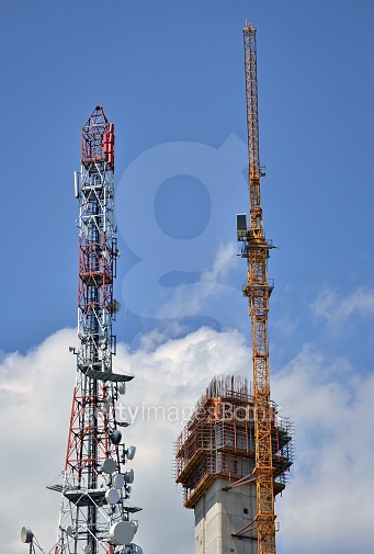 Tall antenna tower 이미지 (529989074) - 게티이미지뱅크