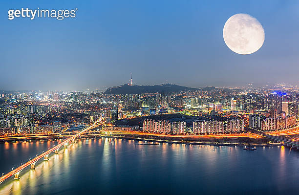Seoul, South Korea Skyline under Moonlight 이미지 (504454262) - 게티이미지뱅크