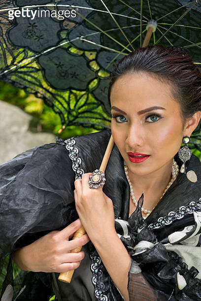 Portrait Of An Indonesian Girl 이미지 583813704 게티이미지뱅크