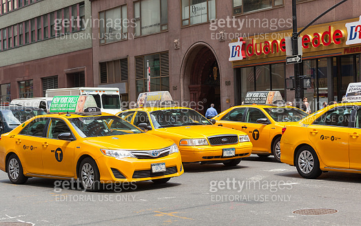 Classic street view of yellow cabs in New York city 이미지 (507955472 ...