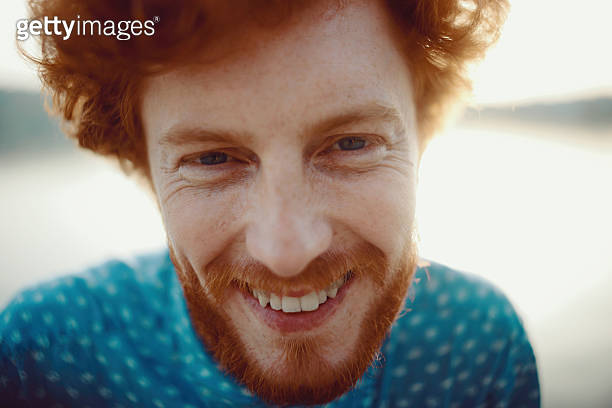 Outdoor portrait of young handsome smiling ginger man 이미지 (547216022 ...