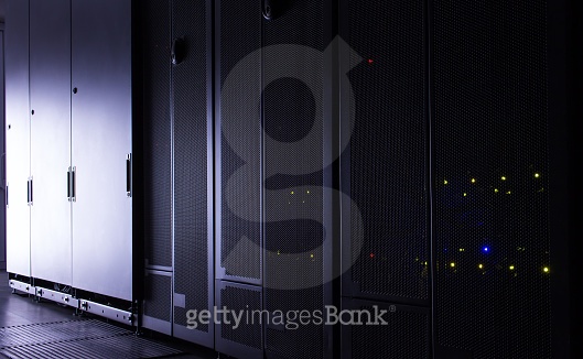 darkened room with rows of modern server hardware 이미지 (523469912) - 게티이미지뱅크