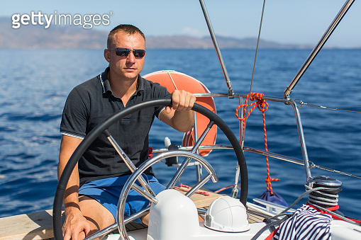 Man skipper steers boat sailing yacht on the Sea. 이미지 (623887182) - 게티이미지뱅크