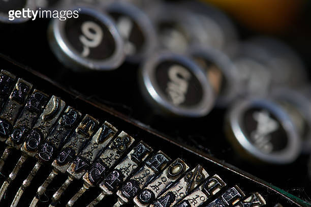 Shift key on a old typewriter keyboard 이미지 (528626504) - 게티이미지뱅크