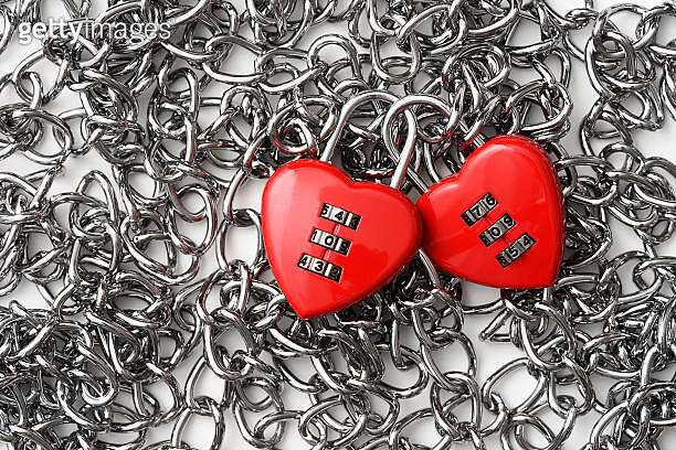 Two red heart shape combination lock with chain 이미지 (610977746) - 게티이미지뱅크