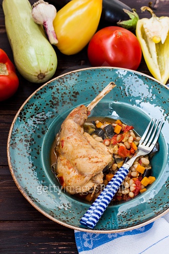 rabbit stew with beans and vegetables 이미지 (545987464) - 게티이미지뱅크