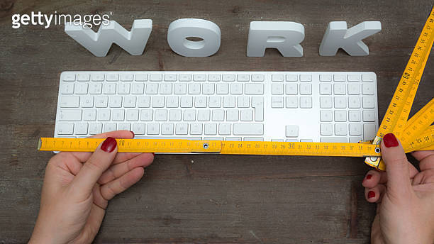 Woman measuring her keyboard 이미지 (624140078) - 게티이미지뱅크