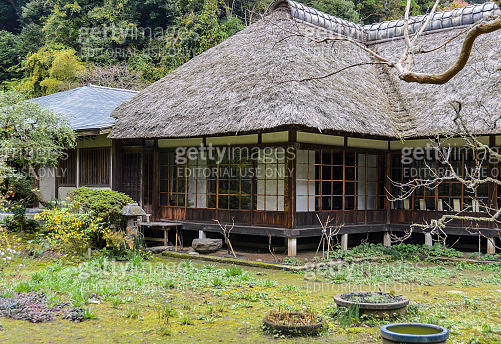 Traditional Japanese rural home in Kamakura 이미지 (502913692) - 게티이미지뱅크