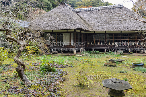Traditional Japanese rural home in Kamakura 이미지 (502913710) - 게티이미지뱅크