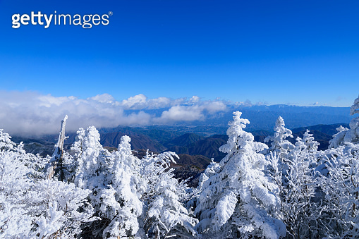 Hard rime and Japanese Alps at Mt.Ena in winter 이미지 (625663186) - 게티이미지뱅크