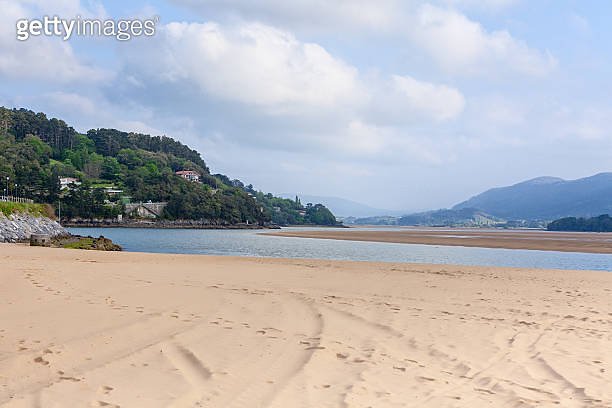Laida beach in Biscay province, Basque Country, Spain (546178112) - 게티이미지뱅크