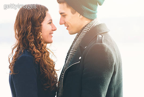 Cute young couple in love, close up, outdoors 이미지 (518423558) - 게티이미지뱅크