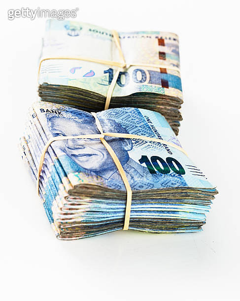 Stash of South African ready cash: bundled R100 banknotes 이미지 ...