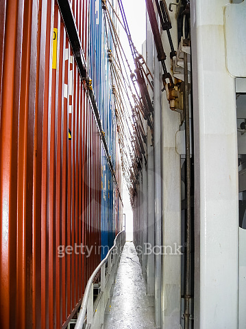 Details of a container ship, connections between the container 이미지 ...