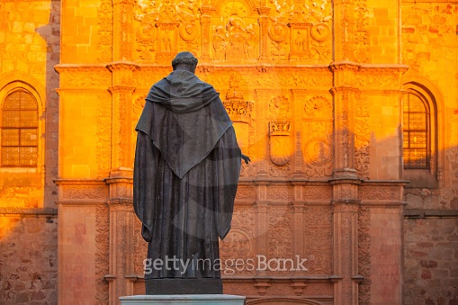 The priest statue in front of the New Cathedral 이미지 (514113120) - 게티이미지뱅크