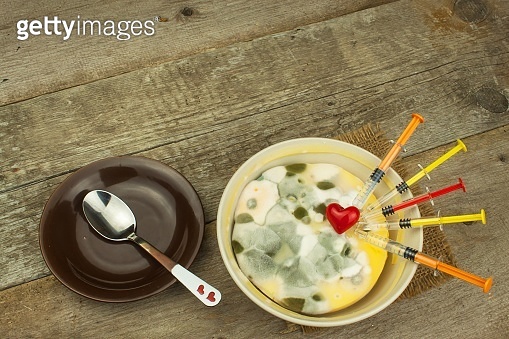 Moldy pudding and syringe. Treatment of the disease 이미지 (620964434 ...