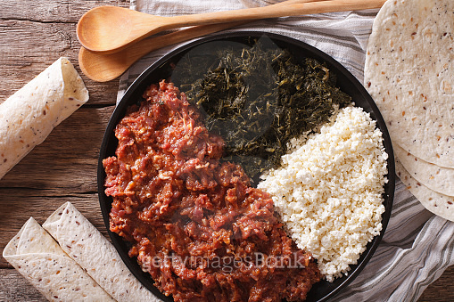Ethiopian kitfo: marinated beef with herbs and cheese close-up 이미지 ...