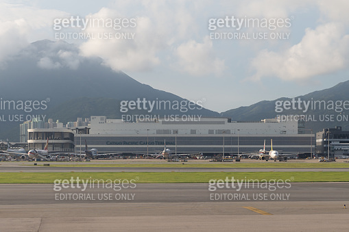 Cathay Pacific Cargo Terminal in Hong Kong (472118797) - 게티이미지뱅크