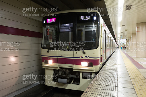 Keio Line Train in Tokyo, Japan (586197498) - 게티이미지뱅크