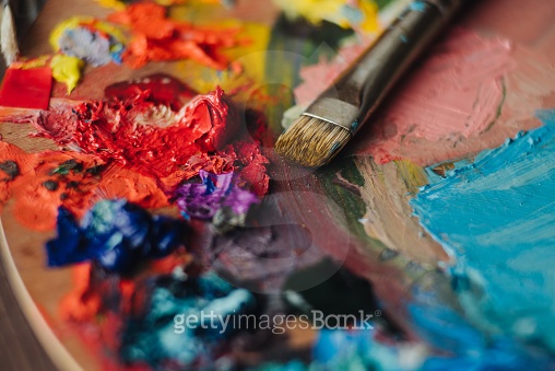 Closeup of paint mixing process in art workplace. 이미지 (544965526) - 게티이미지뱅크