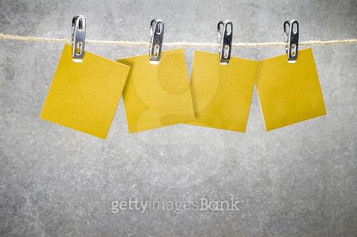 Notes paper cards in clothes pegs 이미지 (504445882) - 게티이미지뱅크