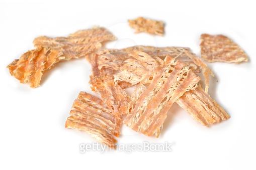 Dried shredded cuttlefish on white background 이미지 (510488574) - 게티이미지뱅크