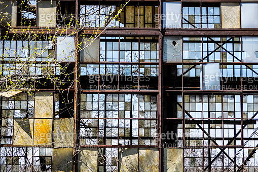 Urban Blight - Old Abandoned Railroad Factory III (681885682) - 게티이미지뱅크