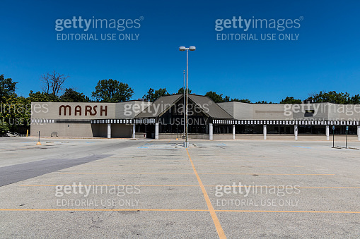 Indianapolis - Circa July 2017: Recently shuttered Marsh Supermarket ...