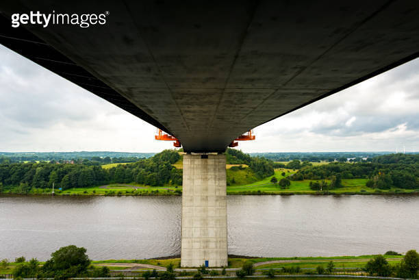 bridge over north sea canal - link between north sea and baltic sea 이미지 ...
