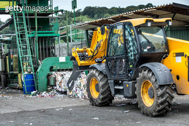 Machinery At Landfill Preparing Paper And Cardboard For Recycling 이미지 ...