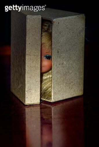 Head in a box. 이미지 (820905616) - 게티이미지뱅크