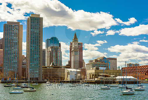 Floating sailboats with skyline of Boston in the background 이미지 ...