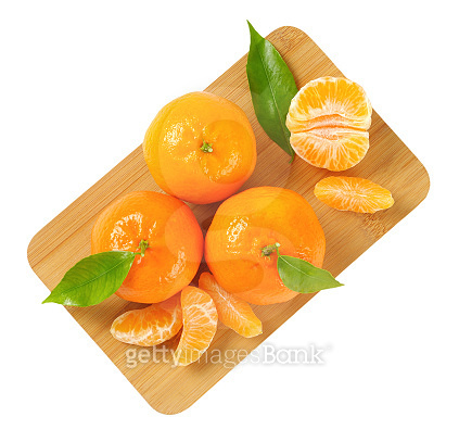 tangerines with separated segments 이미지 (641888028) - 게티이미지뱅크