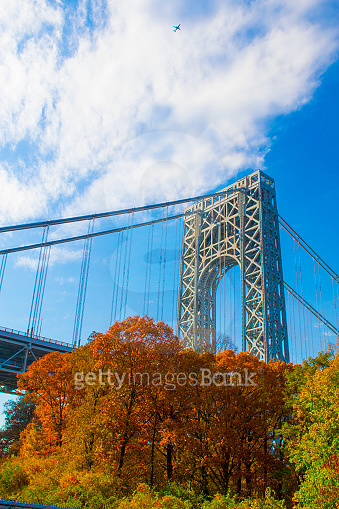 George Washington Bridge and fall foliage 이미지 (648423438) - 게티이미지뱅크