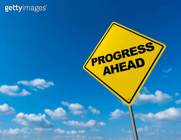 Progress Ahead - Road Warning Sign (669978202) - 게티이미지뱅크