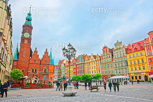 People at Old Town Hall in Market Salt Square Wroclaw 이미지 (667319138 ...