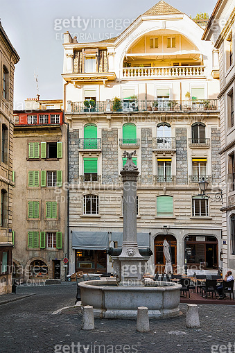 Fountain at Grand Rue street Geneva city center Swiss 이미지 (665560834 ...