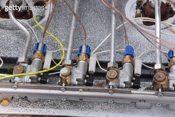 the back of a gas stove 이미지 (876474220) - 게티이미지뱅크