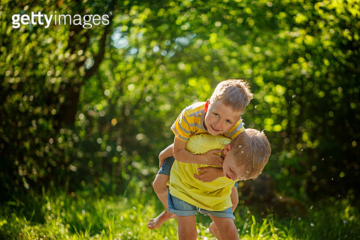 Happy children, boy friends, playing on the summer park, kids ha 이미지 ...