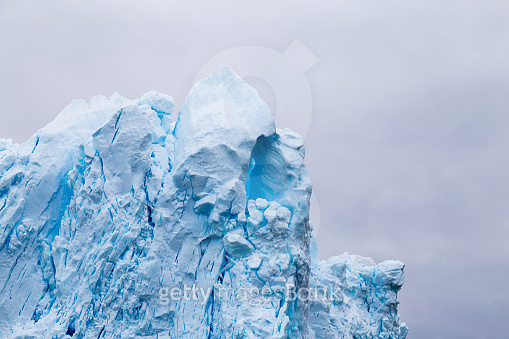 A huge iceberg has calved from a glacier. Showing beautiful blue ice 이미지 (862160666) - 게티이미지뱅크